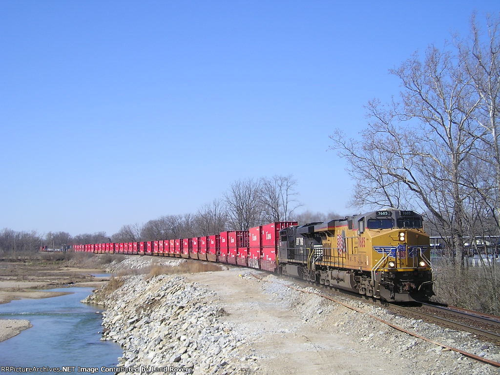 UP 7685 On NS 25 A Eastbound